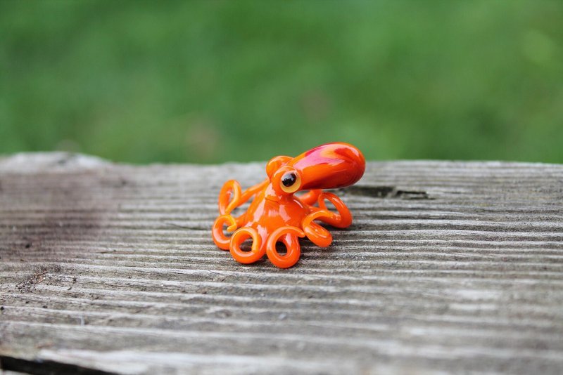 Orange Crystal Miniature Octo-Statue Figurine Ocean's Glass Octopus ...