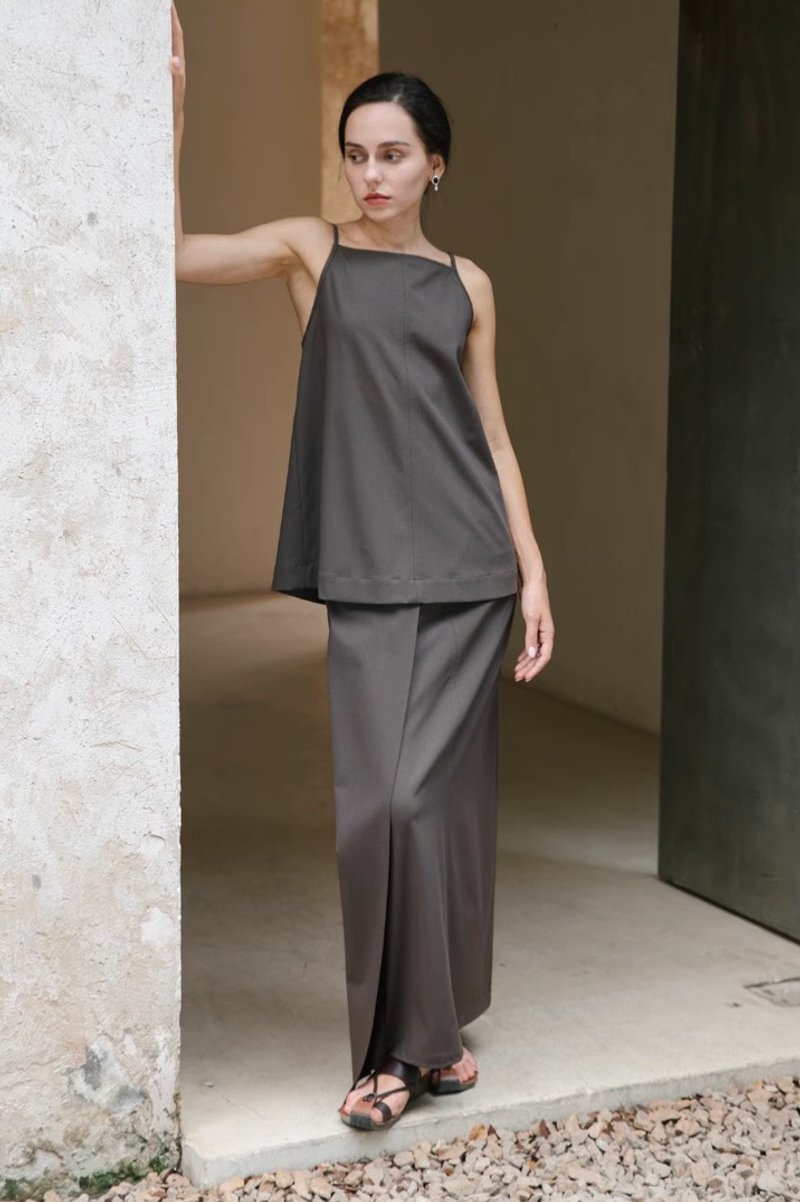 凝視自我 露背方領背心上衣 - 設計館 BEWIDER 寬泛 背心/無袖上衣 - Pinkoi