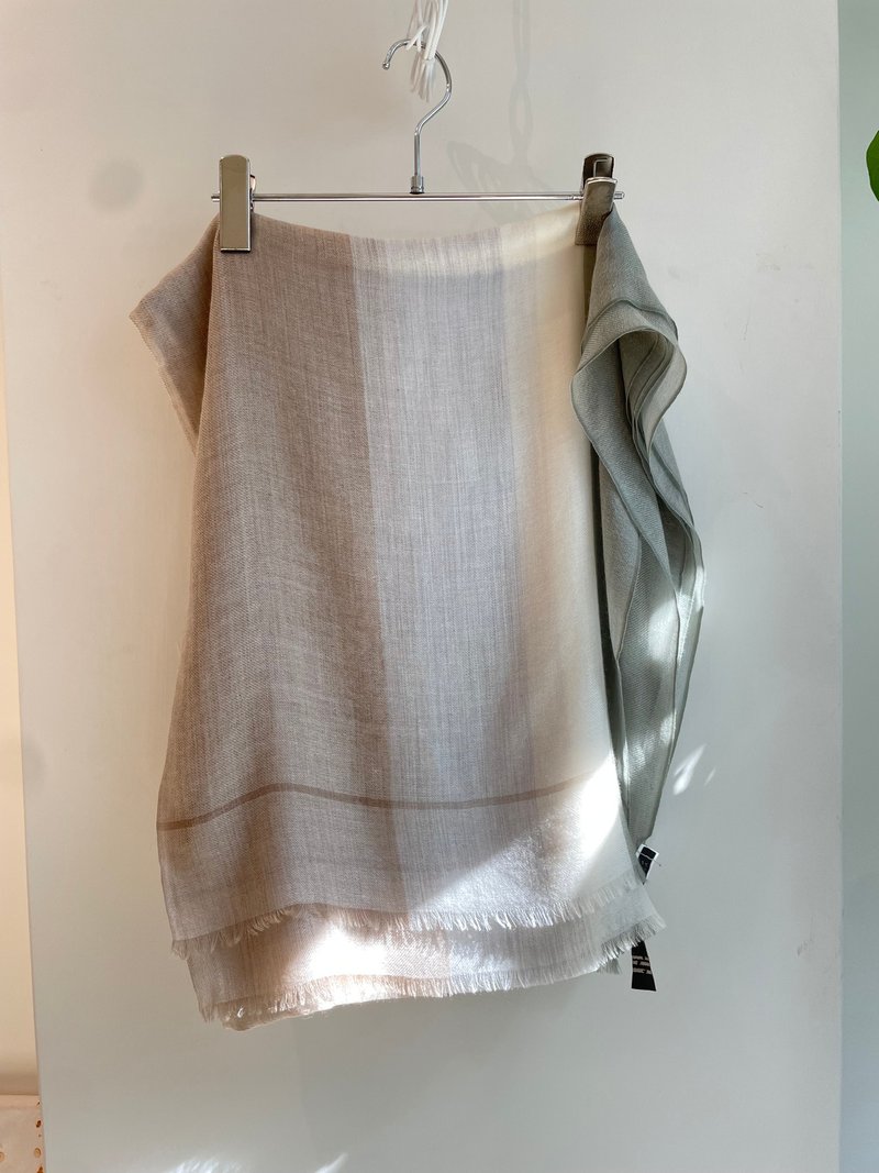 直條頂級羊絨圍巾－微瑕 YUER 雨兒｜圍巾/披肩人氣榜 - Pinkoi