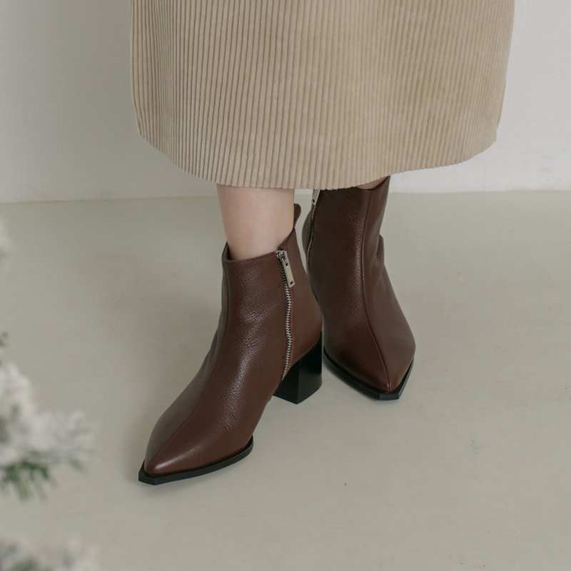 俐落感-尖頭粗跟鞋-咖啡色 NO216｜女短靴/中筒靴人氣榜 - Pinkoi