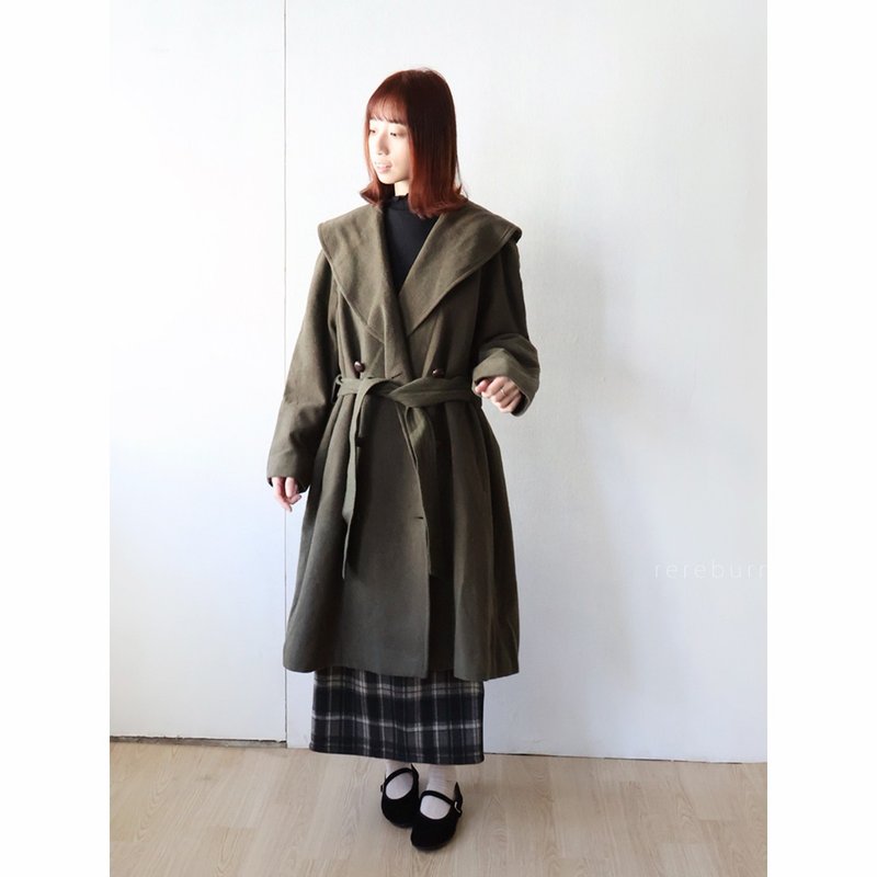 冬復古日本製翻領剪裁軍綠色毛呢羊毛古著大衣外套 REreburn｜女大衣/外套人氣榜 - Pinkoi