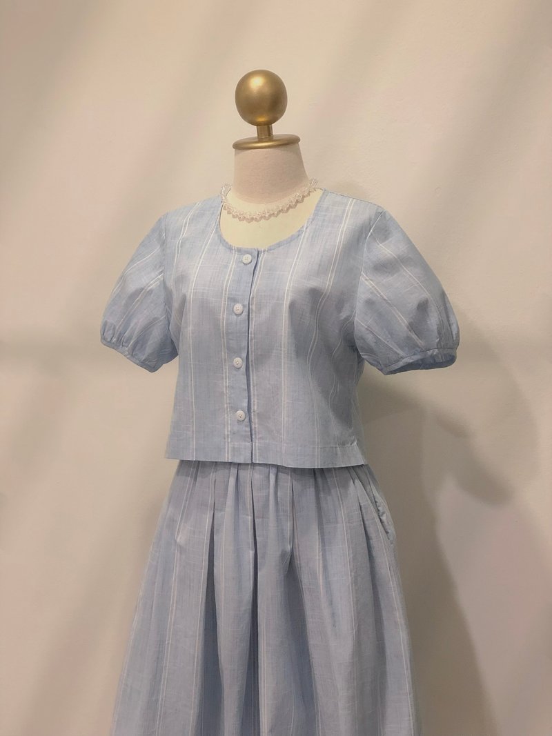 Light blue cotton crop top with puff sleeve (Clara crop top) Chukii｜女上衣/長袖上衣人氣榜 - Pinkoi