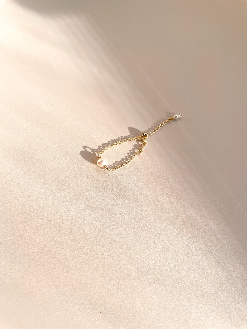 一顆珍珠。14kgf 可調式鍊戒 天然淡水珍珠 elfe et ours 精靈與熊｜戒指人氣榜 - Pinkoi