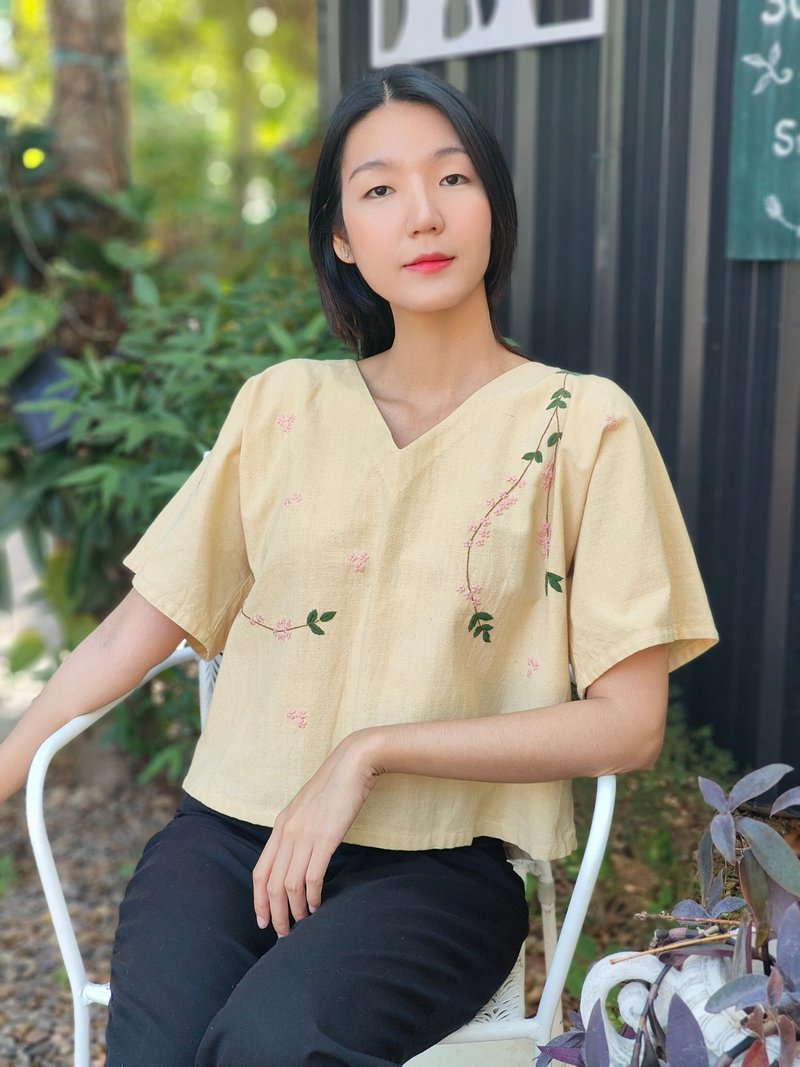 V Collar Blouse rattiyadesign｜女上衣/長袖上衣人氣榜 - Pinkoi