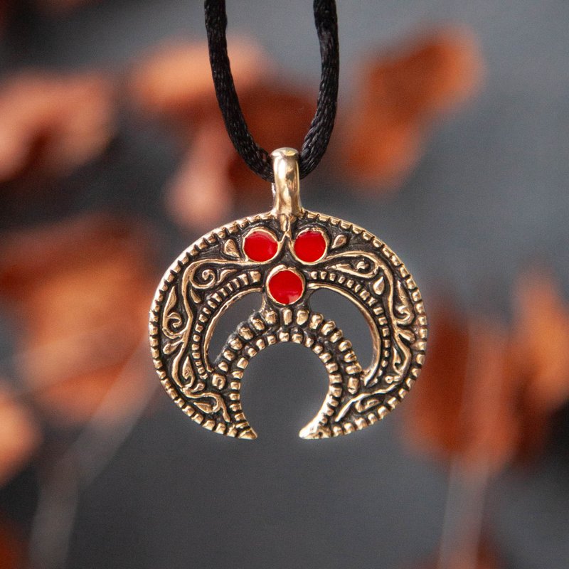 Moon pendant. tiny lunar necklace. Slavic amulet. Female mascot. Pagan jewelry NorthernPath｜項鍊人氣 ...