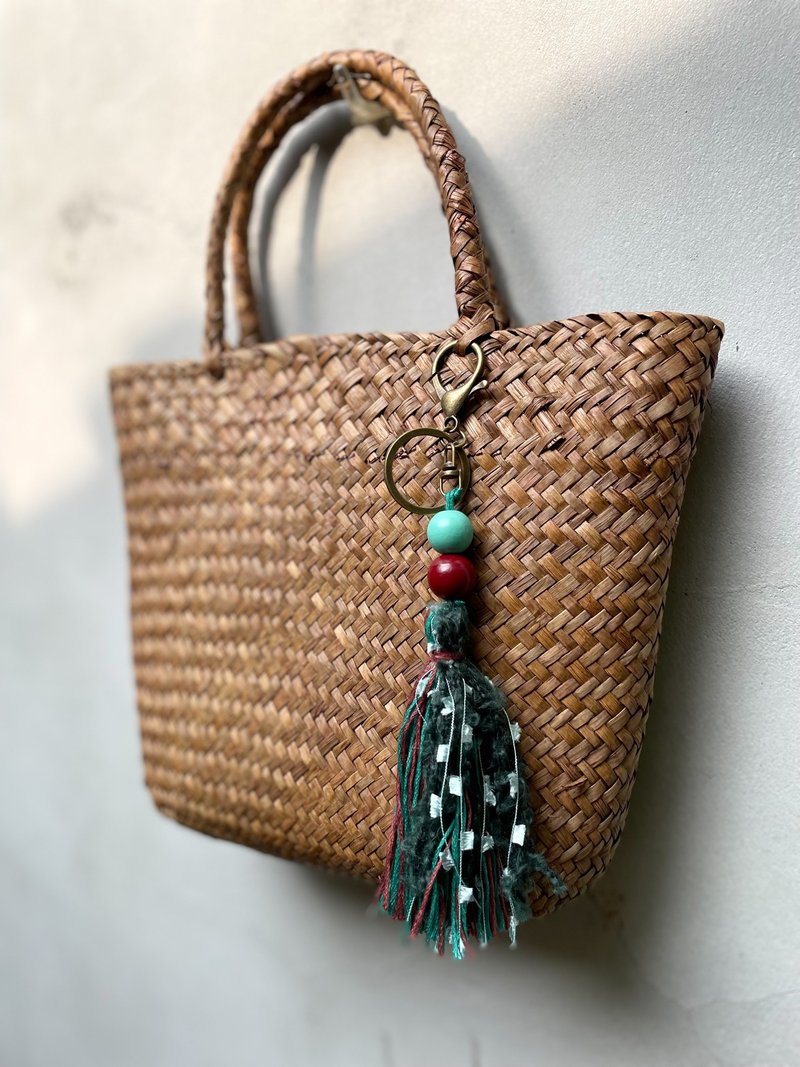 【體驗】【DIY材料包】手作木珠毛感流蘇吊飾 | 附材料 紙本說明書 苦瓜織織 Bitter, then better｜編織/羊毛氈/縫紉人氣榜 - Pinkoi