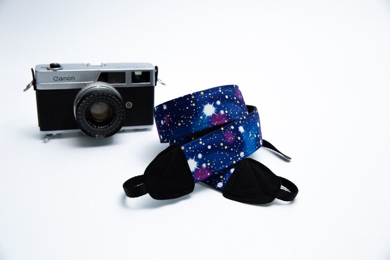 宇宙星空 雙背帶孔相機/相機背帶/相機繩/拍照/相機 Pu.sozo布手作｜相機背帶人氣榜 - Pinkoi