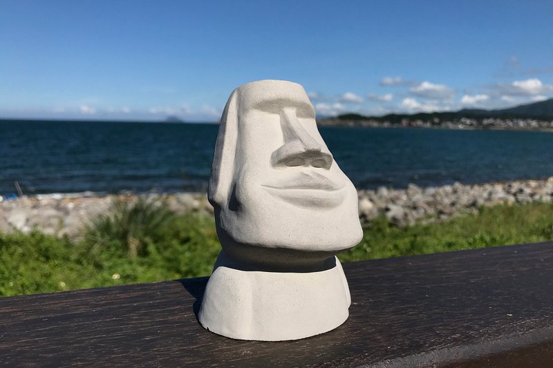 Cement Moai - Smiling Moai - สตูดิโอ Nicon ตุ๊กตา - Pinkoi