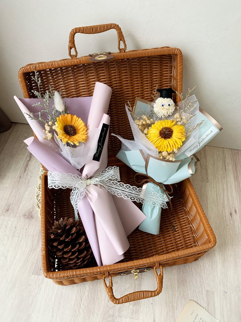 向日葵花束/ 學士帽花束/ 畢業花束/ 乾燥花束/ 祝福花束 Le Petit Florist。小花室｜乾燥花/永生花人氣榜 - Pinkoi