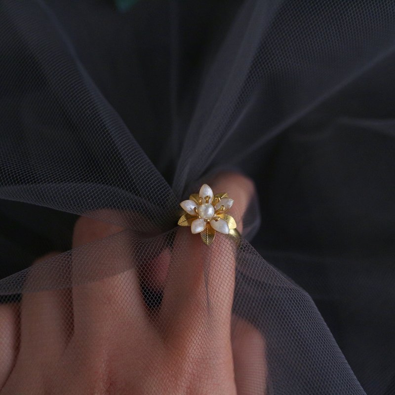 可調節戒指 復古典雅 18k包金銀白色蓮花珍珠戒指 高保色x SummerFly｜戒指人氣榜 - Pinkoi