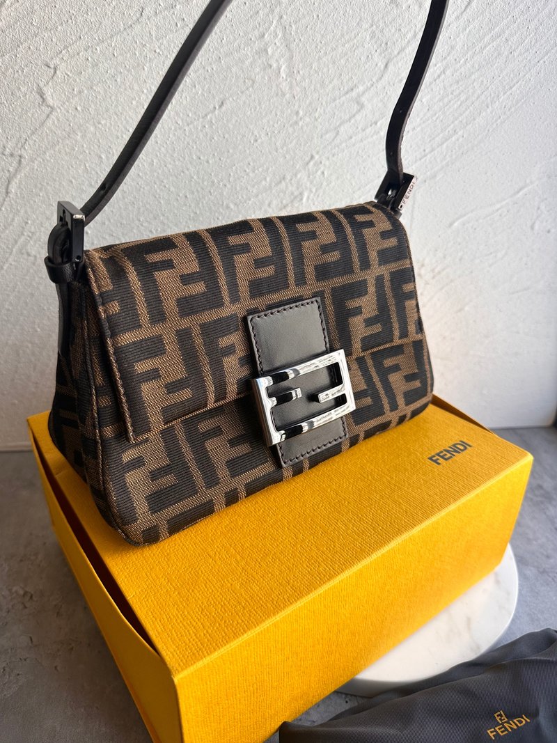 中古包 Fendi 稀有 Zucca 老花迷你小法棍包 Be Femi Vintage 中古珍藏選物｜側背包/斜背包人氣榜 - Pinkoi
