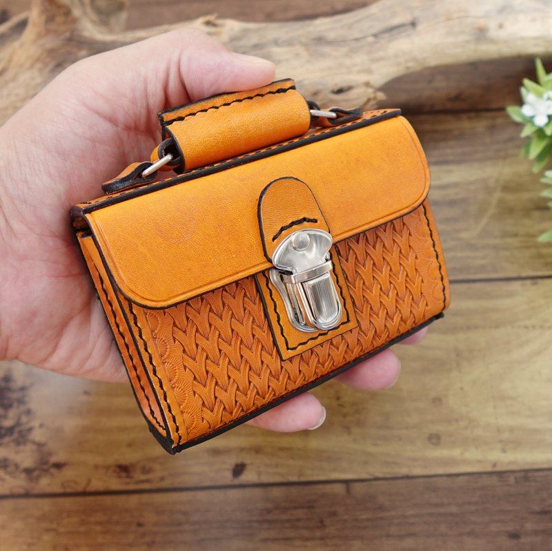 Mini-back type multi-case Roroma leather camel - 設計館 kouituan-leather ...