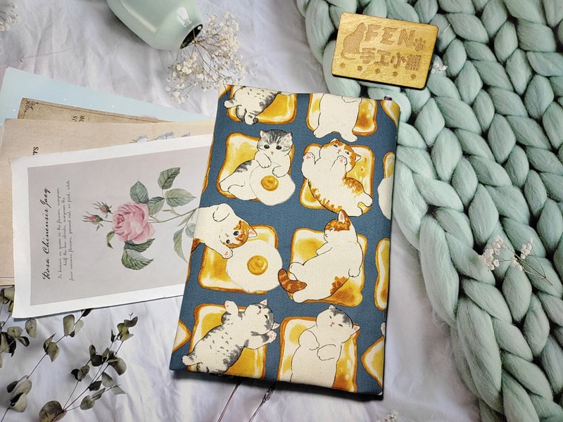 貓咪系列-日本設計師棉布荷包蛋吐司貓咪布書套-布書衣適用A5/25K FEN手工小鋪｜書衣/書套人氣榜 - Pinkoi