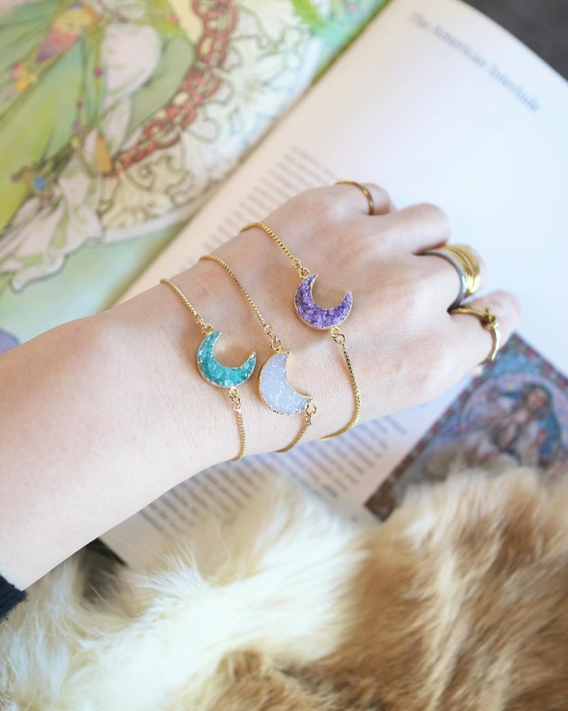 crescent moon bracelet - Shop Hachi Bracelets - Pinkoi