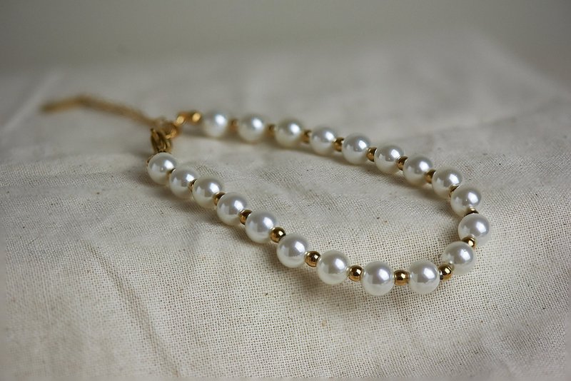 【禮物】 優雅的她・珍珠手鍊 溫釲 WENSZU｜手鍊/手環人氣榜 - Pinkoi