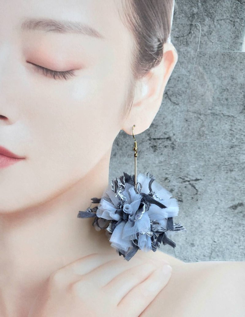 長長的垂墜紗線耳環 cotton candy mo-flos｜耳環/耳夾/耳骨夾人氣榜 - Pinkoi