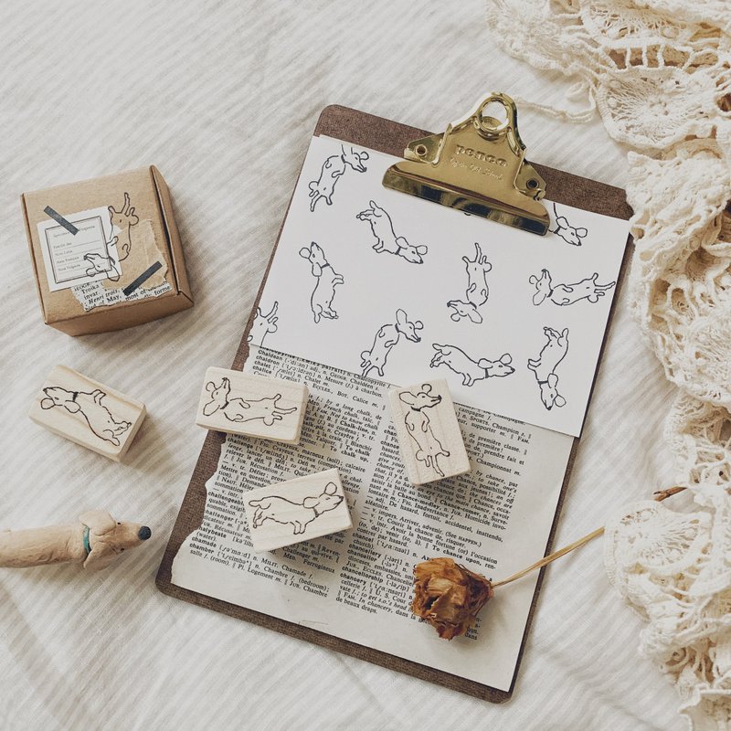 手感限量 360度睡翻臘腸狗印章 Ginny Lambkin｜印章/印台人氣榜 - Pinkoi