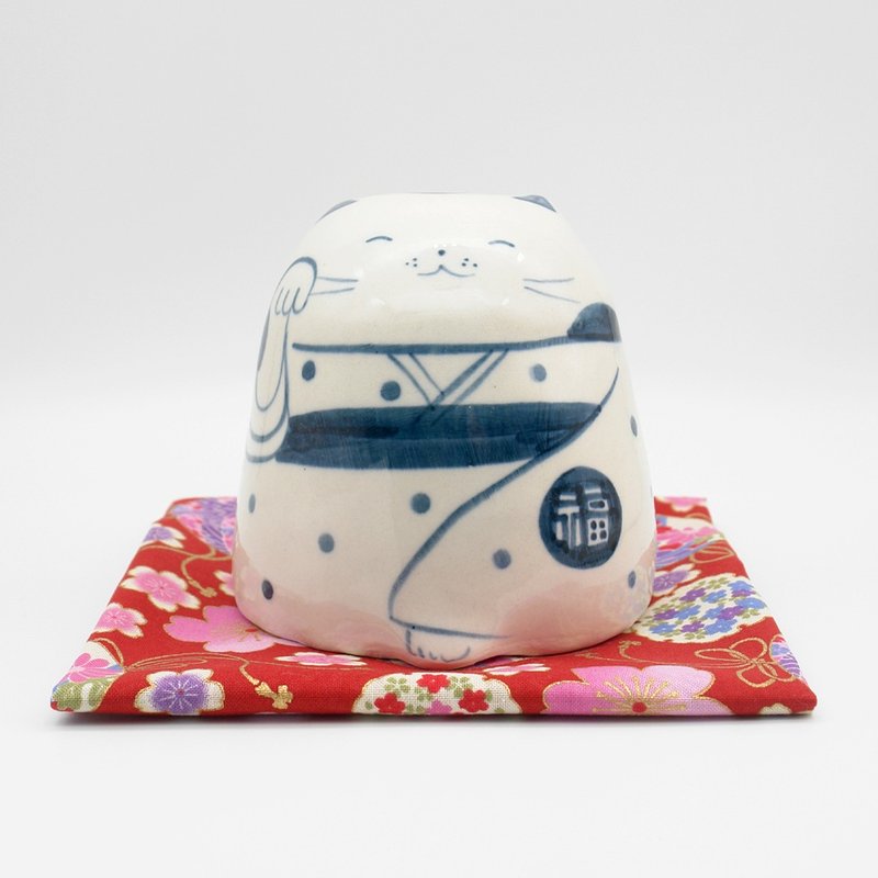 手作り陶人形 着物を着た招き猫 敷物付き - ショップ 京都JIZO堂 置物 - Pinkoi