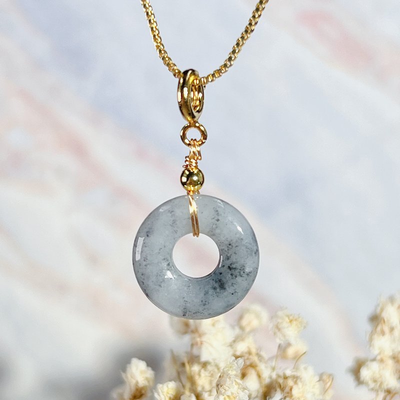 【願‧平安】飄烏雞翡翠平安扣吊飾 14K包金|天然緬甸A貨翡翠 | 瓔珞翡翠｜吊飾/掛飾人氣榜 - Pinkoi