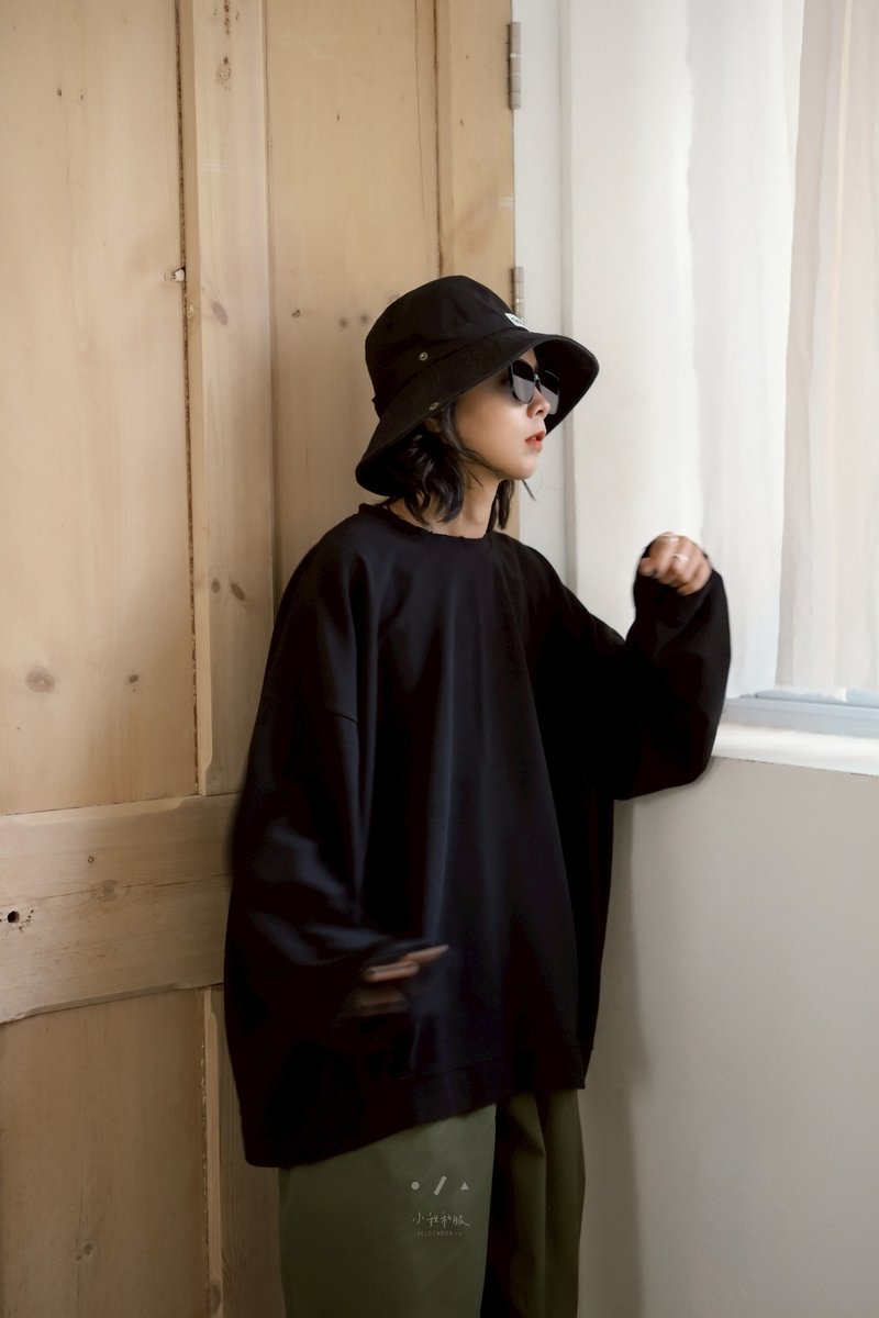 V領破壞邊內刷毛中長版跳脫大學T - 2色 - V黑 小我私服 ALLGENDER｜女上衣/長袖上衣人氣榜 - Pinkoi