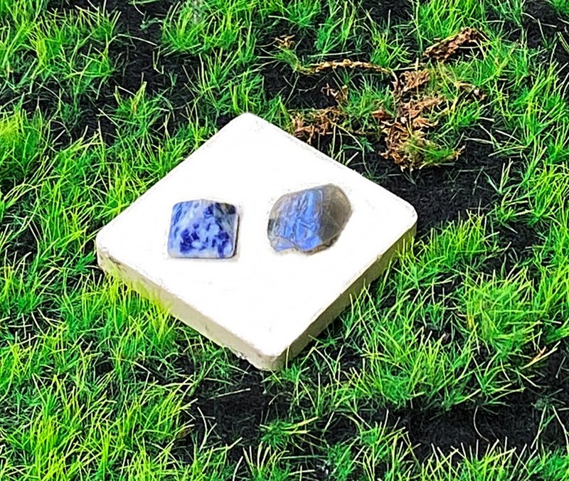 Blue point Stone pyramid blue light labradorite | Prosperous marriage ...