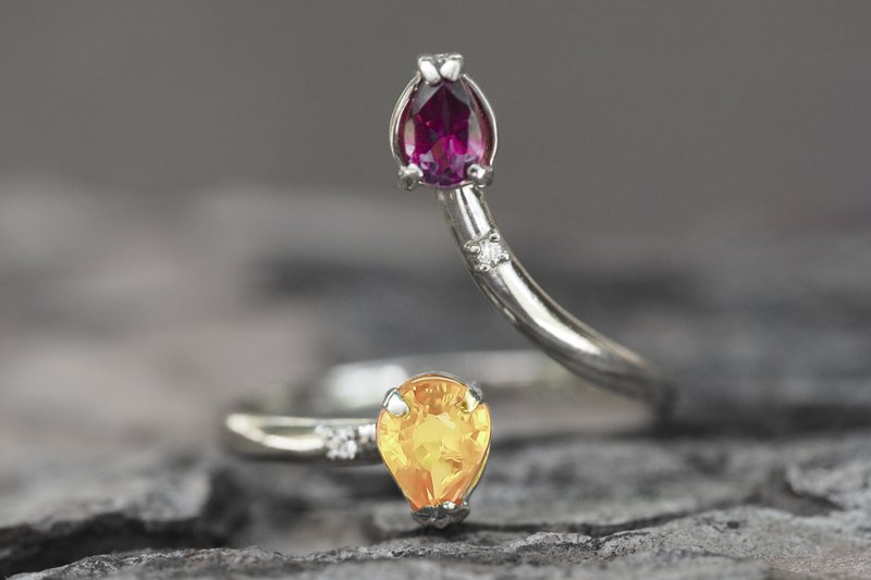 Color contrast ring with red garnet, yellow sapphire and diamonds Daizy ...
