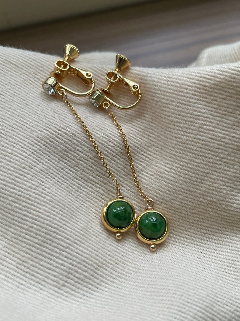 瑤草//天然翡翠A貨 綠翠 美國14K GF配飾 925銀鍍金 耳夾 玉見你翡翠精品設計｜耳環/耳夾/耳骨夾人氣榜 - Pinkoi