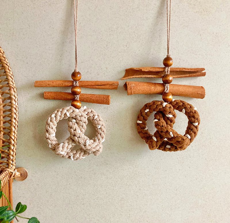 Cinnamon Pretzel Wall Hanging somniamacrame｜壁貼/牆壁裝飾人氣榜 - Pinkoi