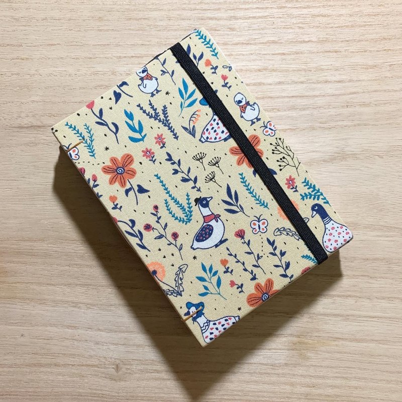 愛在深秋 - 大地黃 - 2024 無時效 A6 手縫手帳本 加減乘除｜筆記本/手帳人氣榜 - Pinkoi