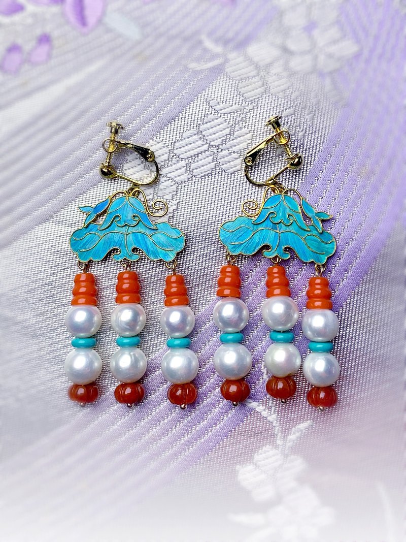 【孤品】手工製作銀鍍金點翠工藝荷葉多寶耳夾可改為耳鉤 宣和翠語｜耳環/耳夾/耳骨夾人氣榜 - Pinkoi