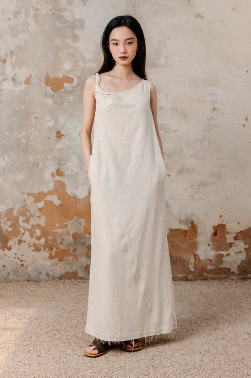 French Minimalist Off-shoulder Sleeveless Dress - Shop BEWIDER One Piece Dresses - Pinkoi