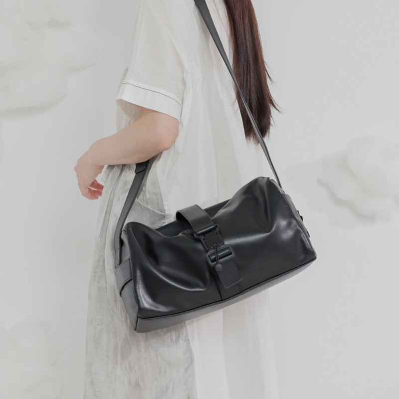 方狀粗釦-全皮側背包-黑色 NO216｜側背包/斜背包人氣榜 - Pinkoi