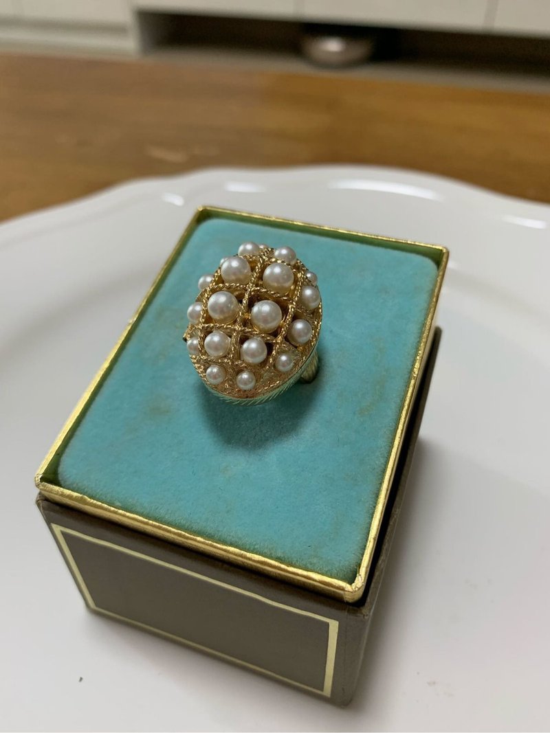Vintage AVON Pearl Balm Box Ring Rare - Shop vintage-box General Rings ...