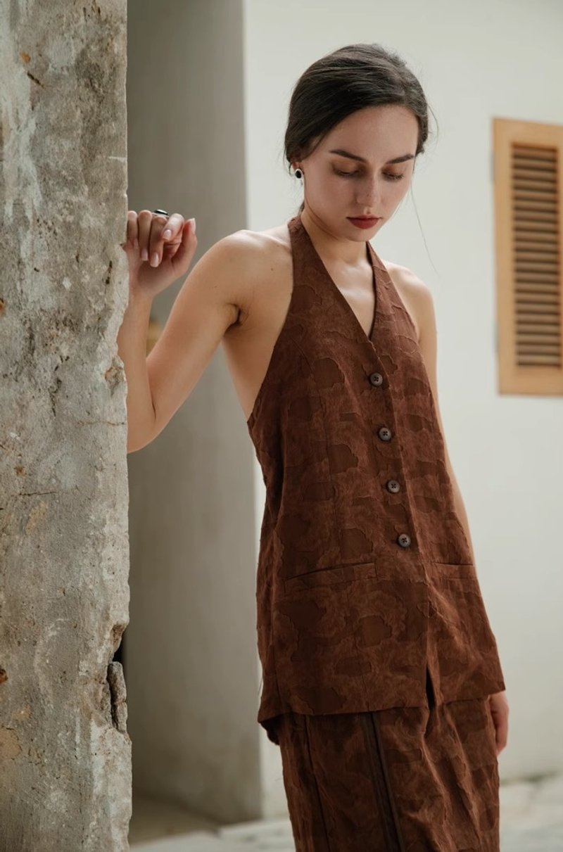 復古文青 法式V領露背背心 BEWIDER 寬泛｜背心/無袖上衣人氣榜 - Pinkoi