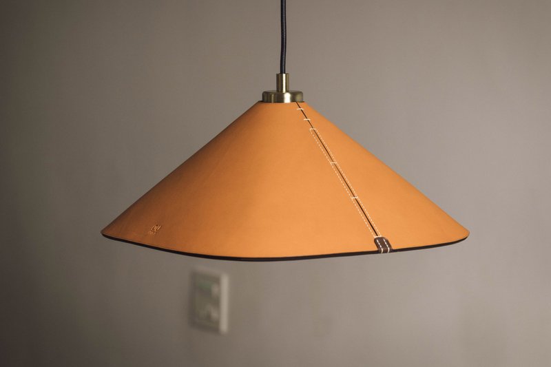 偶物 /// 方圓之間 40x40cm大尺寸植鞣皮革吊燈 OU object | 偶物｜燈具/燈飾人氣榜 - Pinkoi