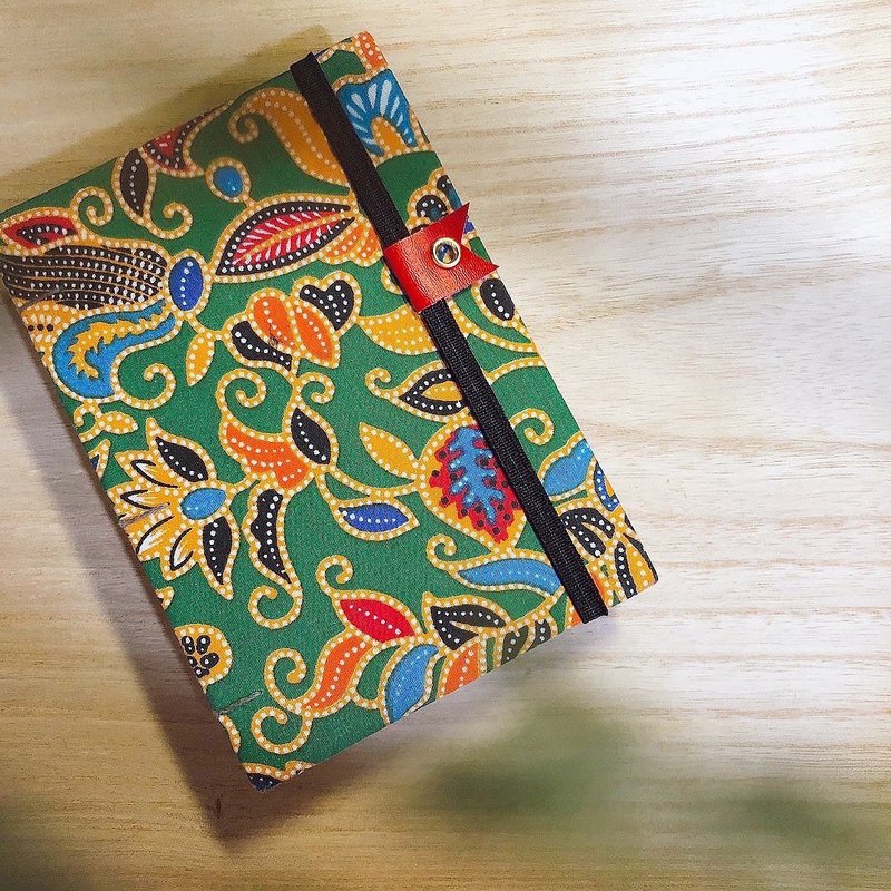 綠寶石胡姬花 - 2025 無時效 A6 手縫手帳本 加減乘除｜筆記本/手帳人氣榜 - Pinkoi