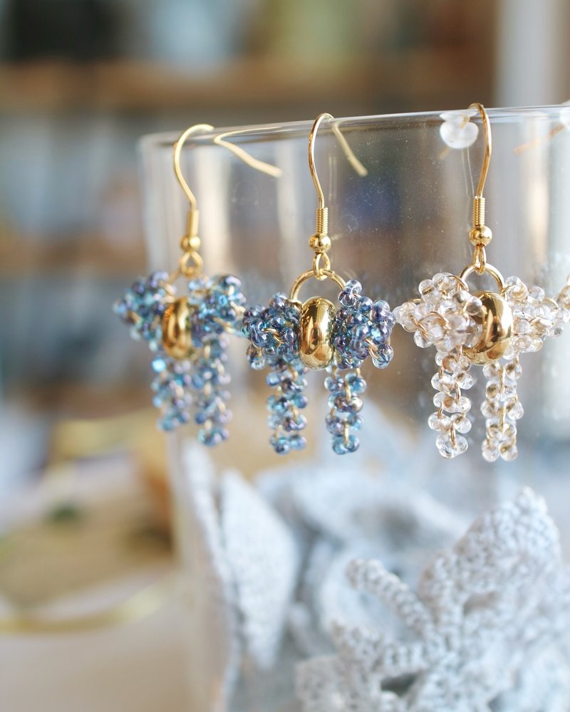 ガラスリボンピアス Hachi｜耳環/耳夾/耳骨夾人氣榜 - Pinkoi