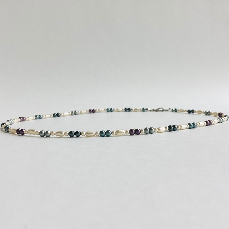 Glass baby pearl mix color medium necklace/4mm approx. 52cm/navy x white mix/made in Japan ...