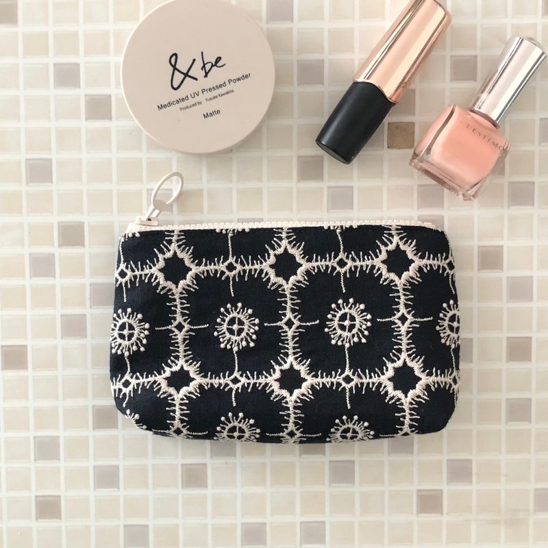 洗練された花柄 小さめ ポーチ ポケットつき ハンドメイド 刺繍 mina perhonen anemone mukava handmade｜化妝包/收納袋人氣榜 - Pinkoi