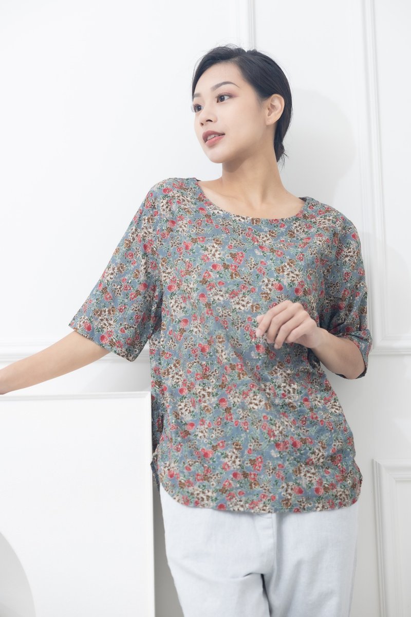 小碎花紅棕綠小花綠葉短袖上衣 藍綠色 Meya 編縫編織｜女 T 恤人氣榜 - Pinkoi