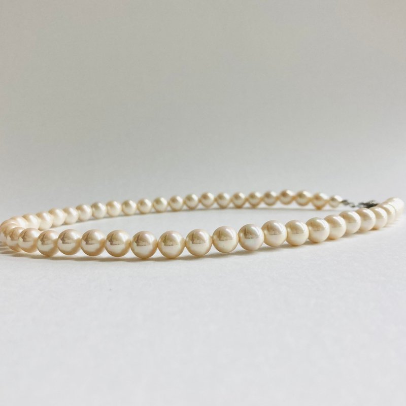 貝殼拋光珍珠項鍊／8mm 42cm／米白奶油色／R／日本製 particular-about｜項鍊人氣榜 - Pinkoi