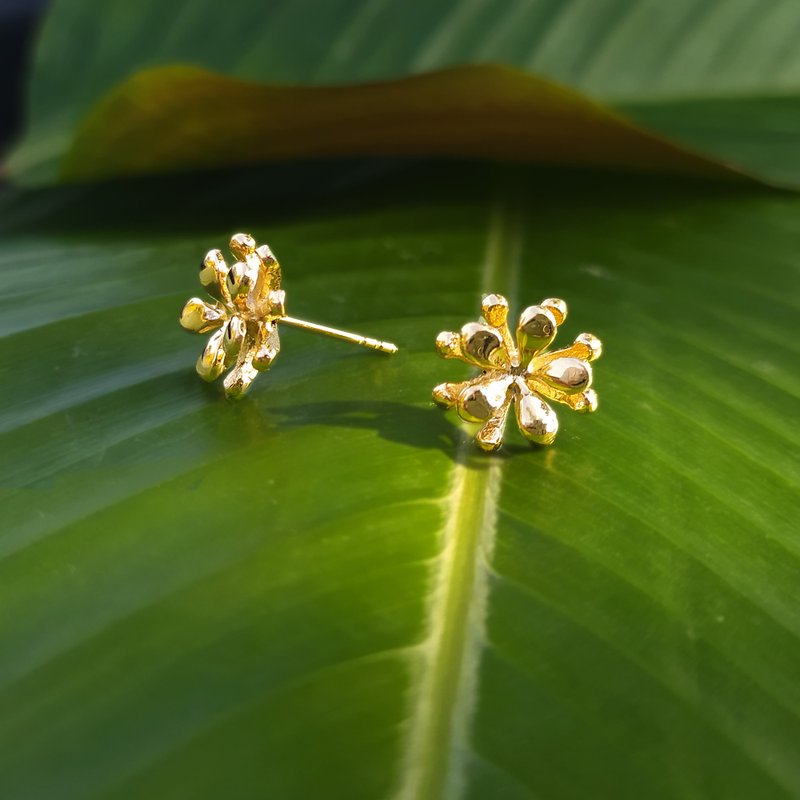 Tiny Flower Earrings, Floral Earrings, Small earrings, Dainty stud earrings AZTIQUE｜耳環/耳夾/耳骨夾人氣榜 ...