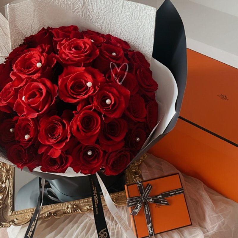 Luxurious Love 33 luxury imported top quality red roses round bouquet ...