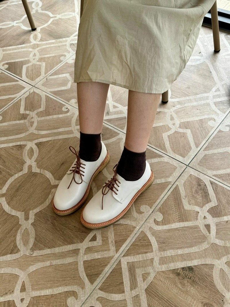 米色__生膠底德比鞋 鞋跟底 A6212 (黑/米/紅咖啡 3色) La Brisa 台南製鞋｜其他女皮鞋人氣榜 - Pinkoi