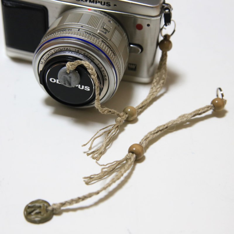 Wax sealed lens cap catcher - Shop nio-camera Camera Straps & Stands ...