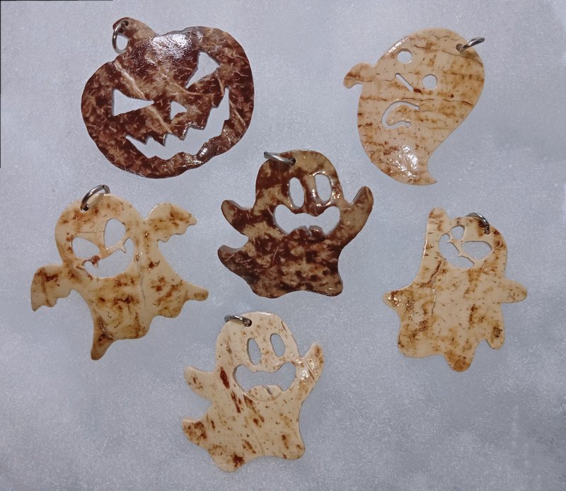 Halloween Ghost Keychain Coconut shell - Shop Nelameen Keychains - Pinkoi