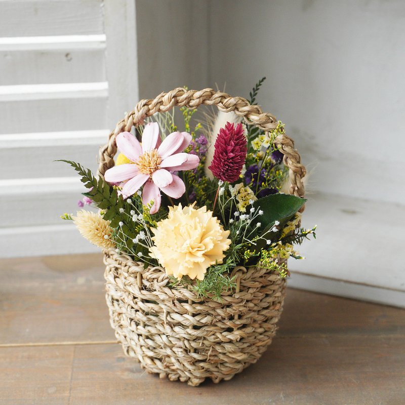 【母親節禮物】春日田野手提編織籃 SUN 風格花物｜乾燥花/永生花人氣榜 - Pinkoi