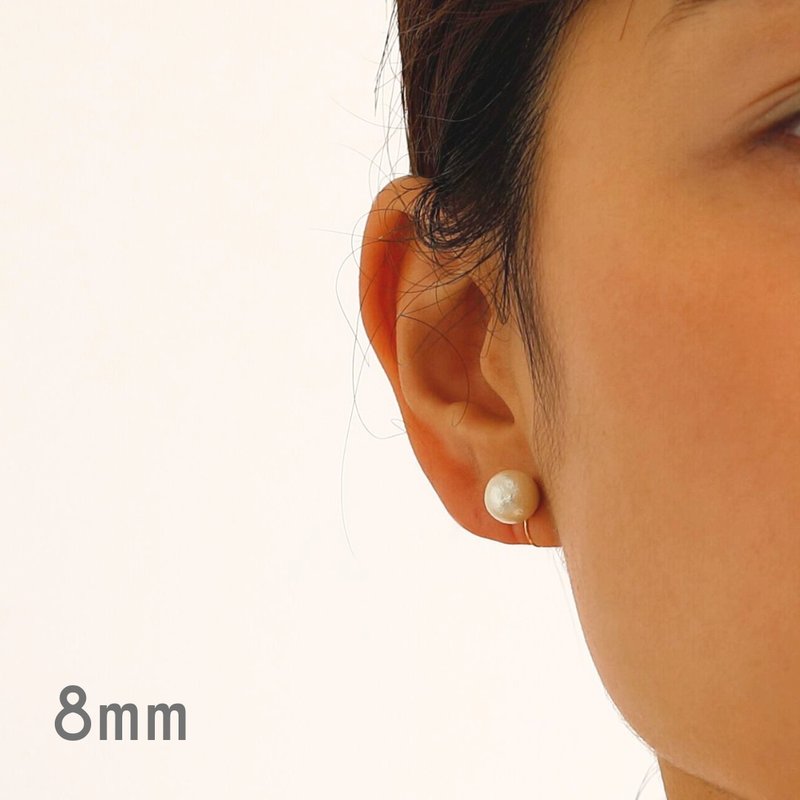 cotton pearl ―8mmコットンパールのループフィットイヤリング in the mirror｜耳環/耳夾/耳骨夾人氣榜 - Pinkoi