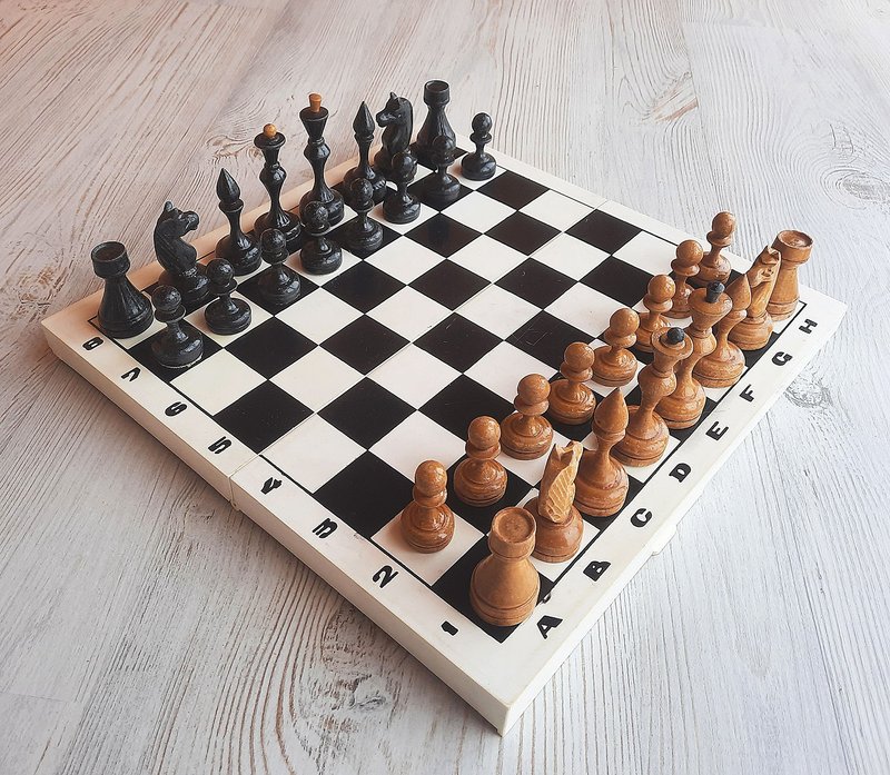 1960s old wooden Soviet small chess pieces + plastic folding chess board vintage RetroRussia｜桌遊 ...