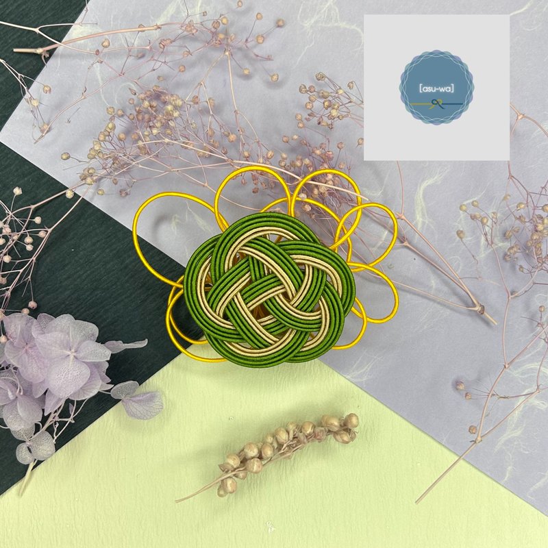 【水引ブローチ】梅結び×かけ結びブローチ【グリーン×イエロー】 - 設計館 asu-wa 胸針 - Pinkoi